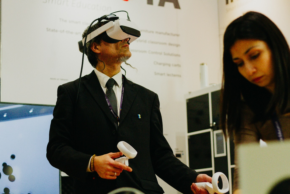 A virtual Achilles? Teaching ancient worlds through VR - Bett Global 2024