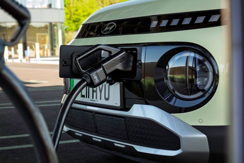 EV fleet specialists ready to help with charging strategy at Fleet ...