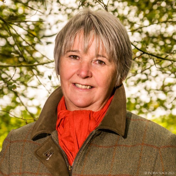 Louise Aitken-Walker - Race Retro