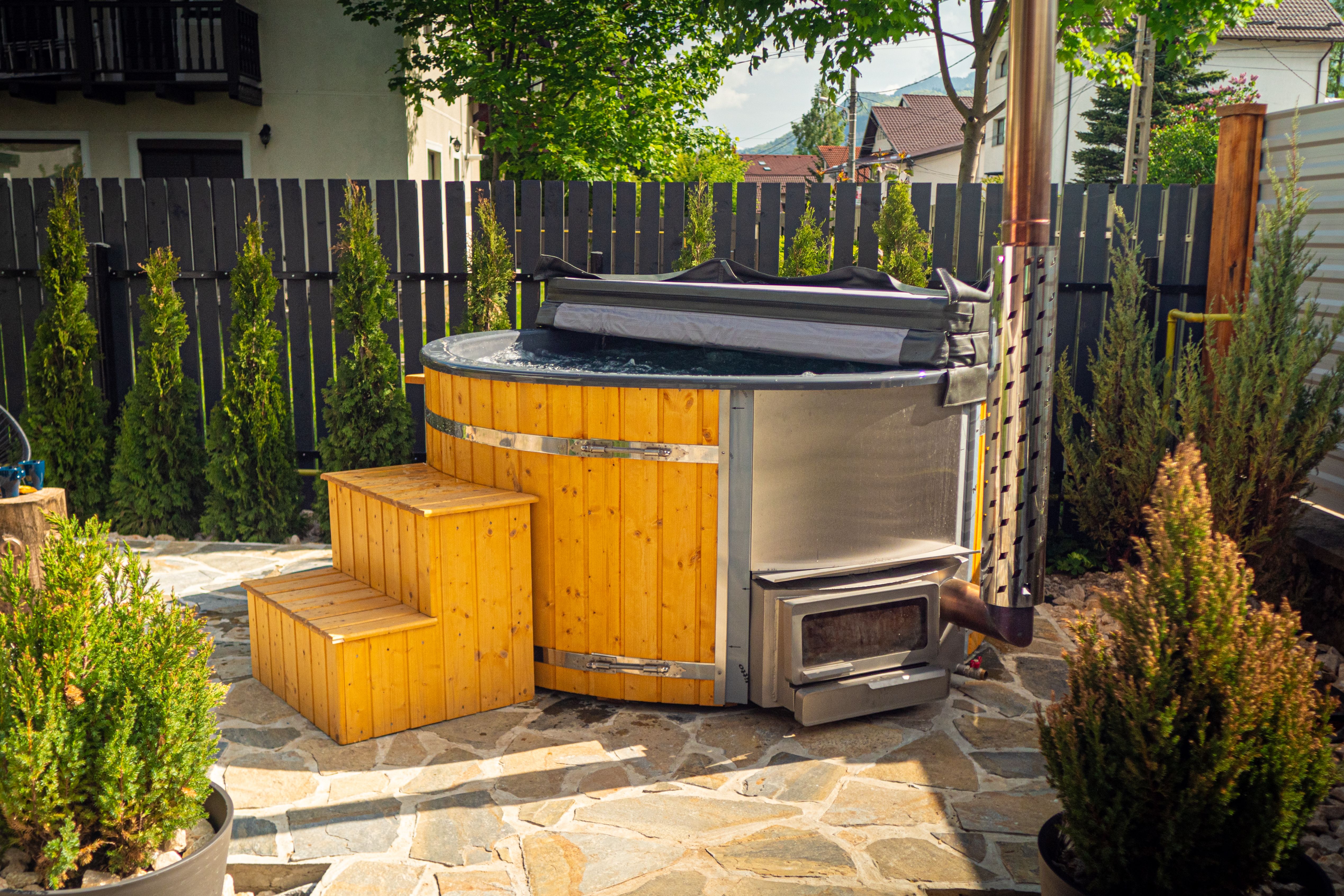 Premium Jacuzzi with Integrated Stainless Steel Stove – 2.25 m ...