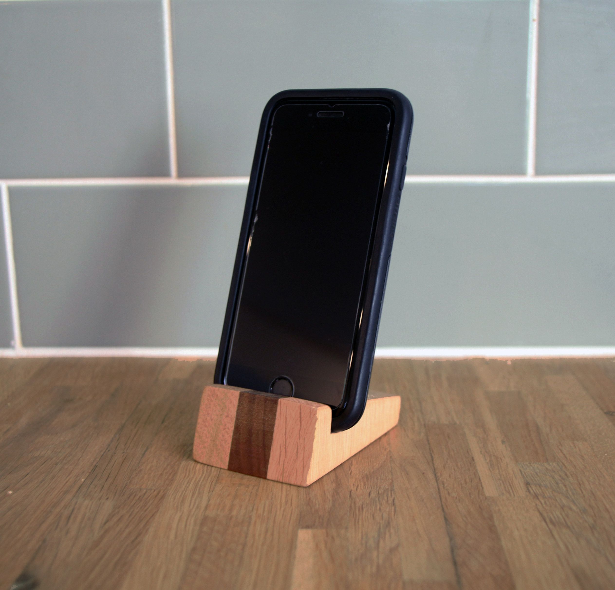 Phone stand/holder - Retail Revealed
