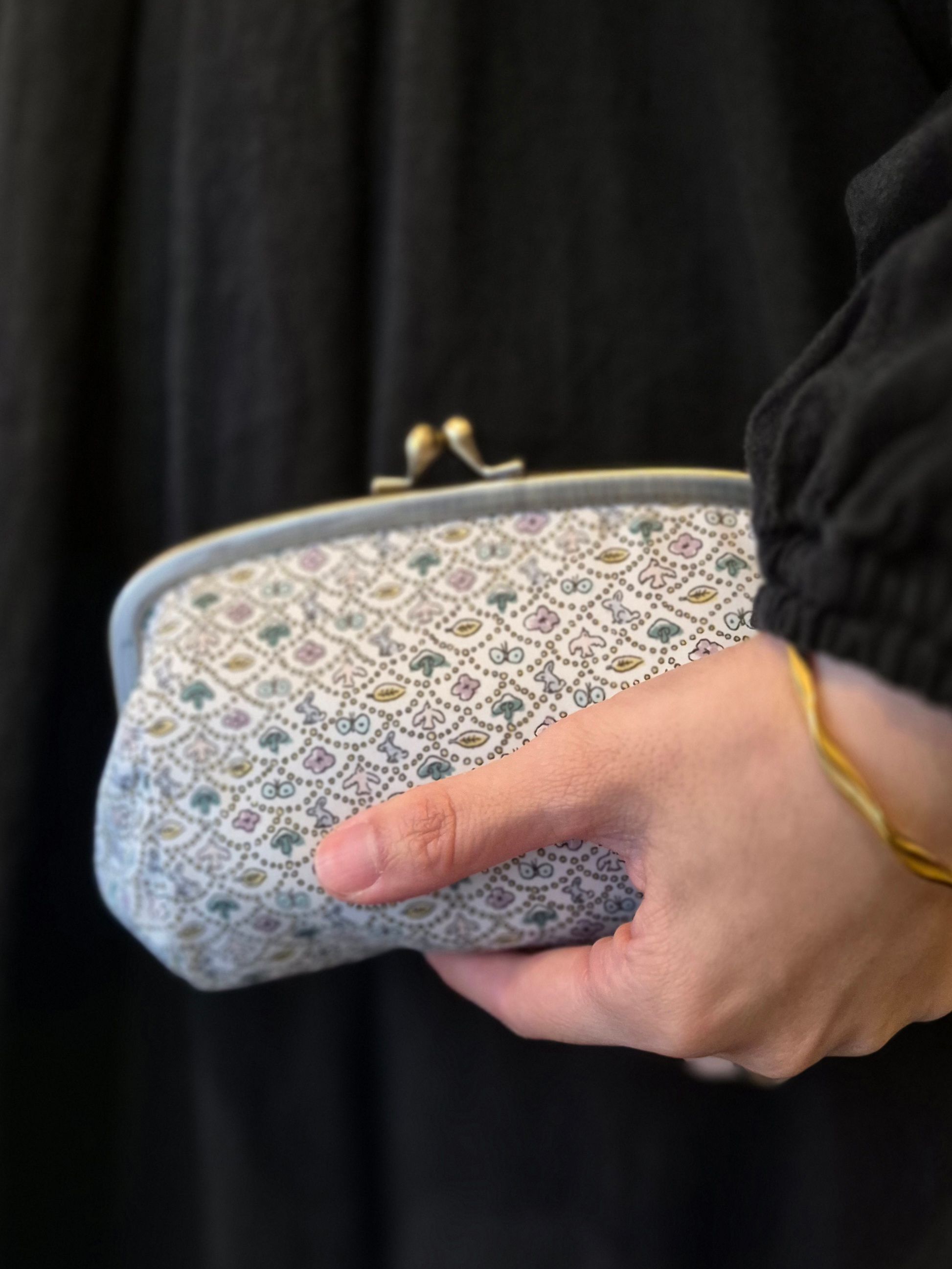 kiss lock pouch - Retail Revealed