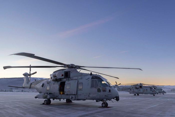 Naval helicopter crews learn to handle sub-zero conditions to support ...