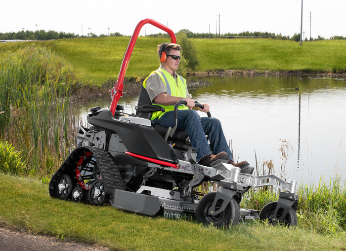 Altoz TRX766 All-Terrain Tracked Mower - SALTEX 2022 | Turf Management Show