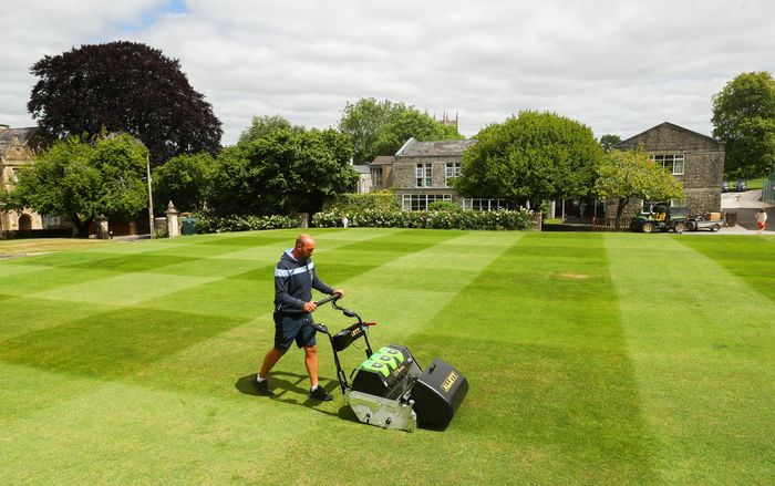 Allett C27E Battery Powered Cylinder Mower - SALTEX 2022 | Turf ...