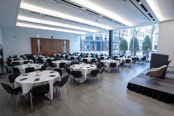 Grand Hall Cabaret / Rounds - 120 pax - International Confex