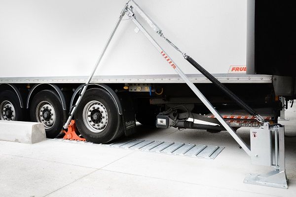 POWERCHOCK® 7 | Lockable Wheel Restraint System - The Health & Safety ...
