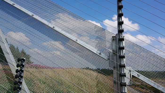 Armaweave by Zaun - Self Raking Woven Security Fencing and Gates ...