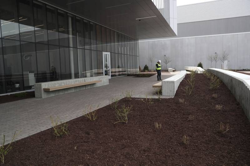 Meta Expanding Massive $1 Billion DeKalb Data Center - Chicago Build