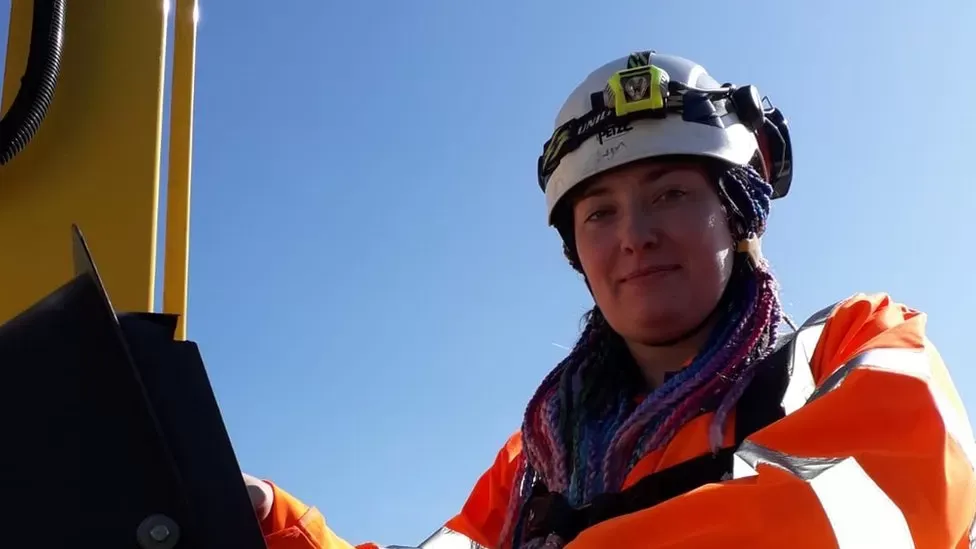 'First woman' to complete street light apprenticeship - London Build 2024